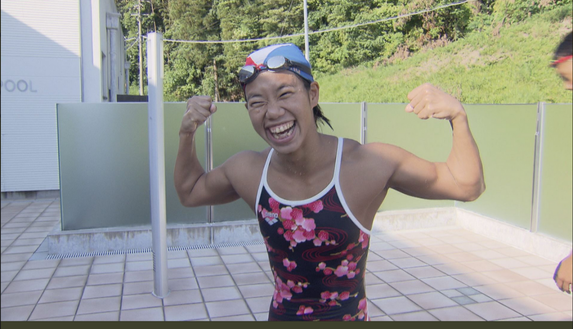 Competitive Sun Bronzed Swimmer Flex - Hottest Female Athletes