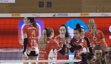 nice cheeks walking - Hottest Female Athletes