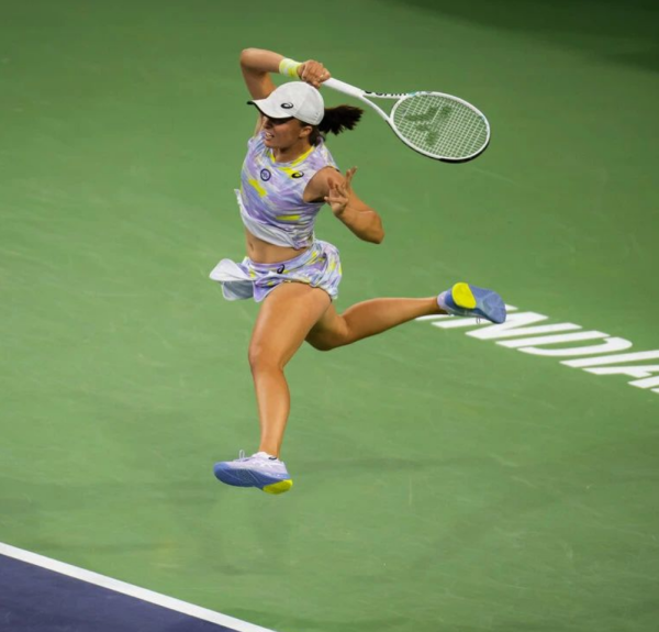 Iga Świątek hitting forehand with whole body - Hottest Female Athletes