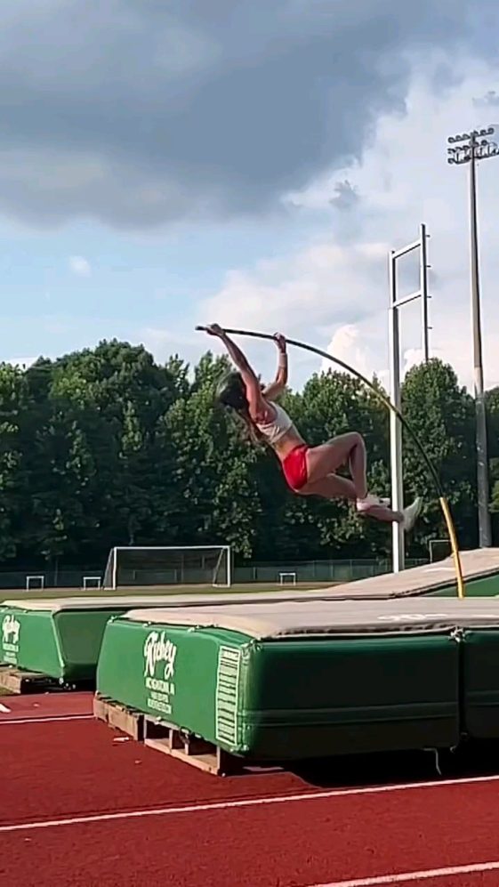 Canadian Pole Vaulter Robin Bone - Hottest Female Athletes