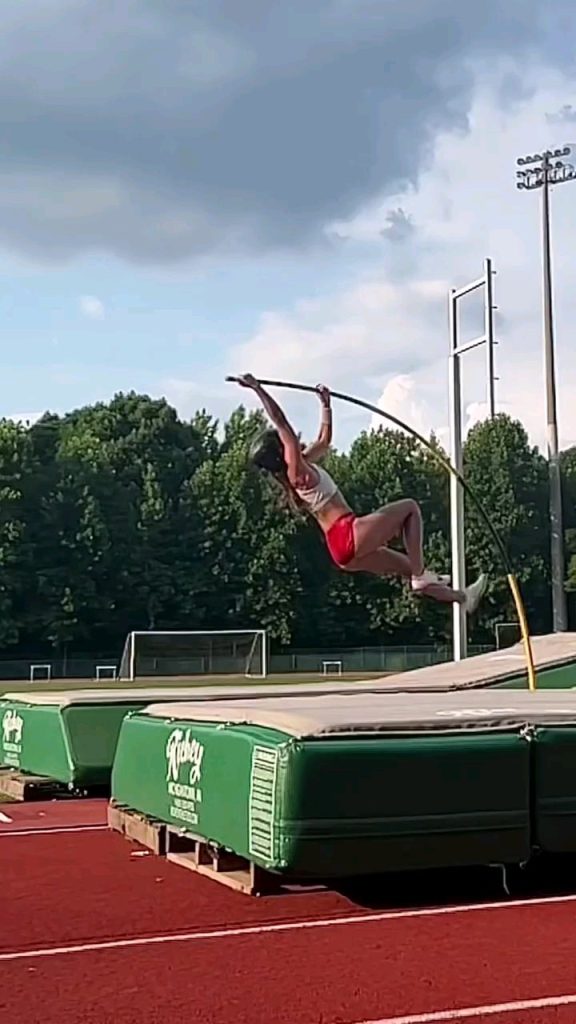 Canadian Pole Vaulter Robin Bone - Hottest Female Athletes