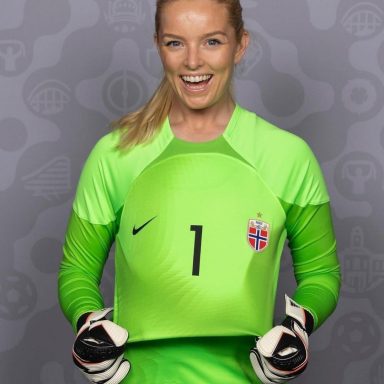 American swimmer Isabelle Odgers - Hottest Female Athletes