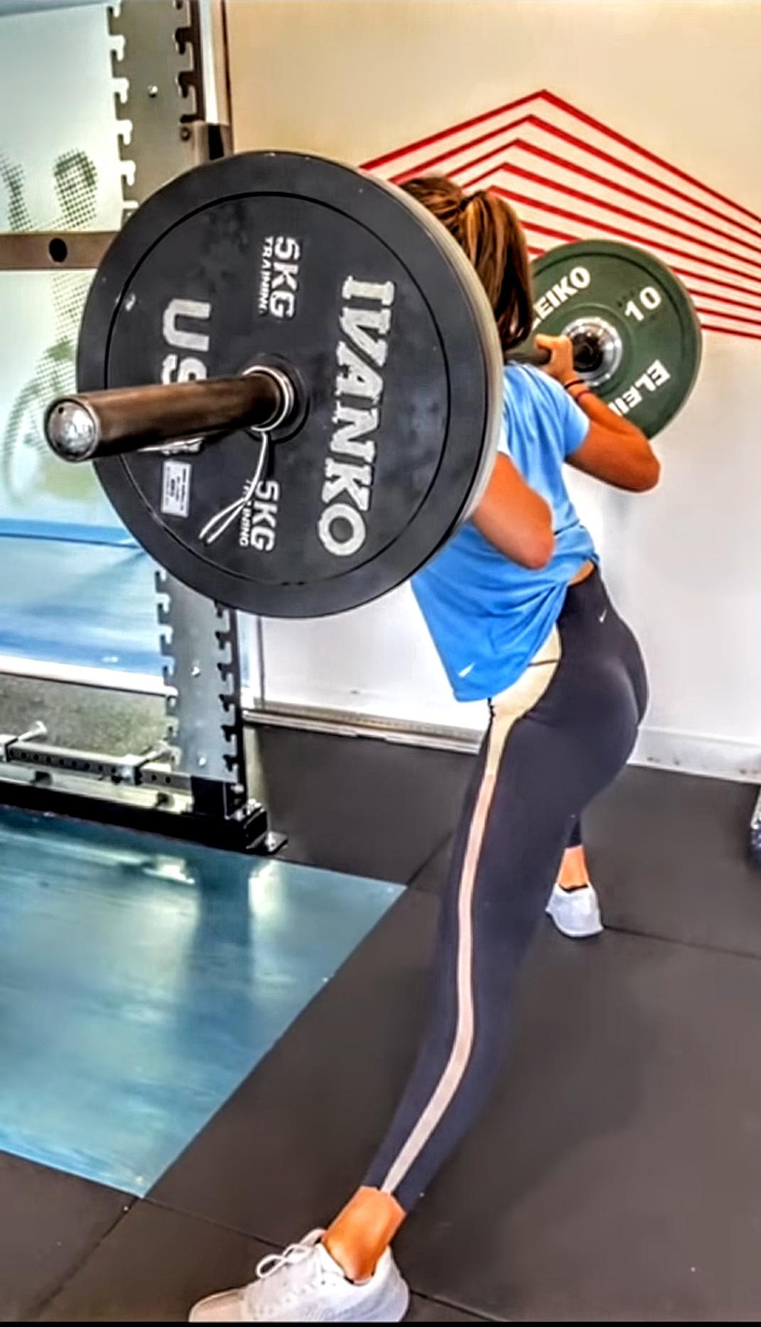 Emma Raducanu working on dat ass - Hottest Female Athletes