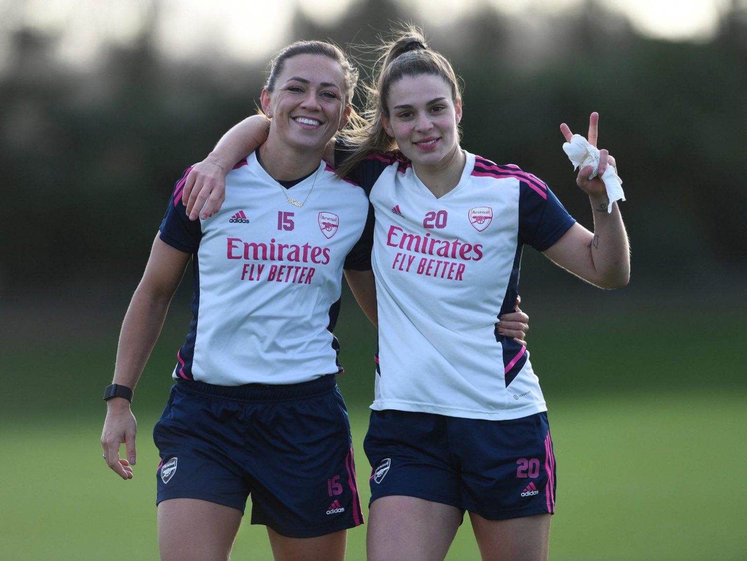 Katie McCabe 🇮🇪 & Giovana Queiroz 🇧🇷 (football players - Arsenal ...