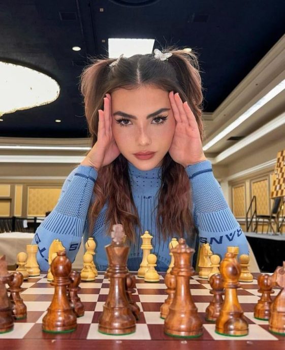 Andrea Botez. CHESS & Amateur Boxing. - Hottest Female Athletes
