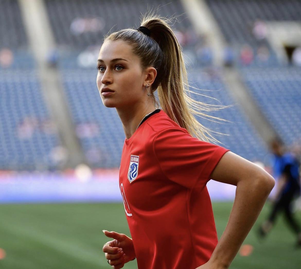 Jordyn Huitema (football player - Angel City) 🇨🇦 - Hottest Female Athletes