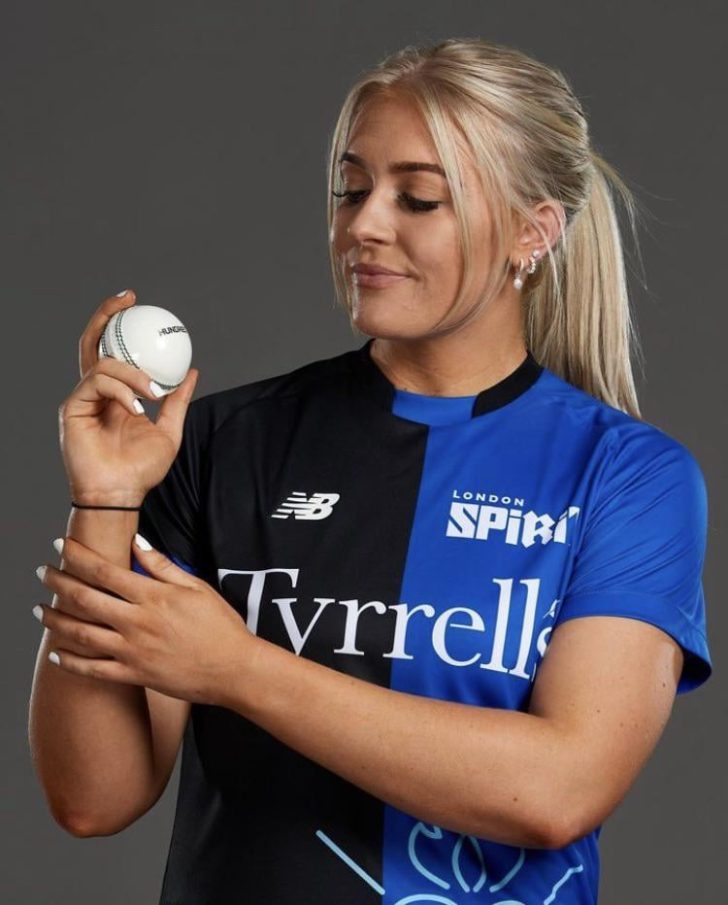 Sarah Glenn (cricket) London Spirit - Hottest Female Athletes