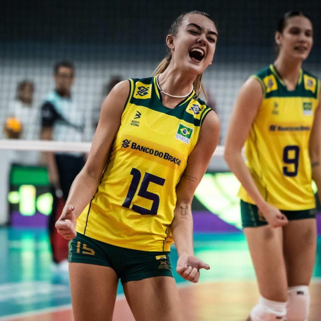 Helena Wenk Hoengen - Brazilian volleyball - Hottest Female Athletes