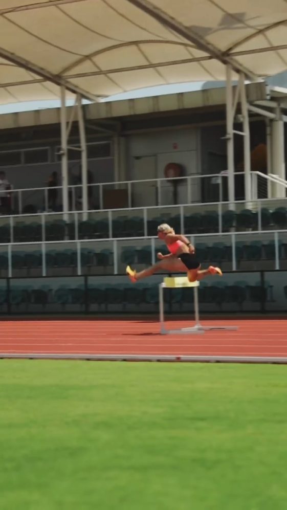 Elizabeth Clay - Australian Hurdler - Hottest Female Athletes