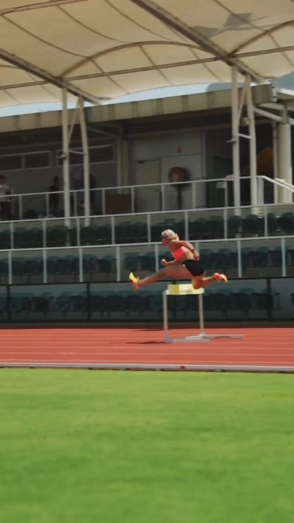 Elizabeth Clay - Australian Hurdler - Hottest Female Athletes