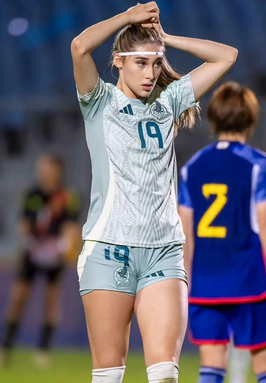 Tatiana Flores - Mexican football player - Hottest Female Athletes