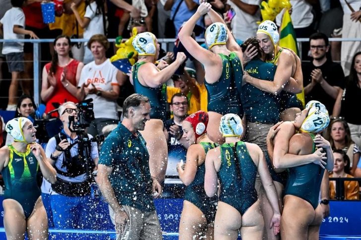 Elle Armit and the team 🇦🇺 - Hottest Female Athletes