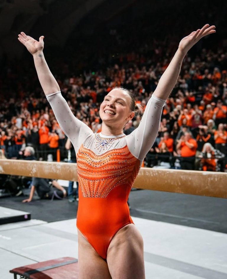 Two seniors that got perfect 10 scores on senior night - Hottest Female ...