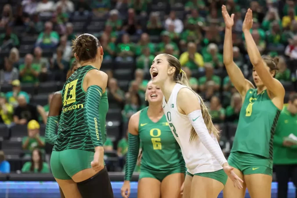 Oregon green - Hottest Female Athletes
